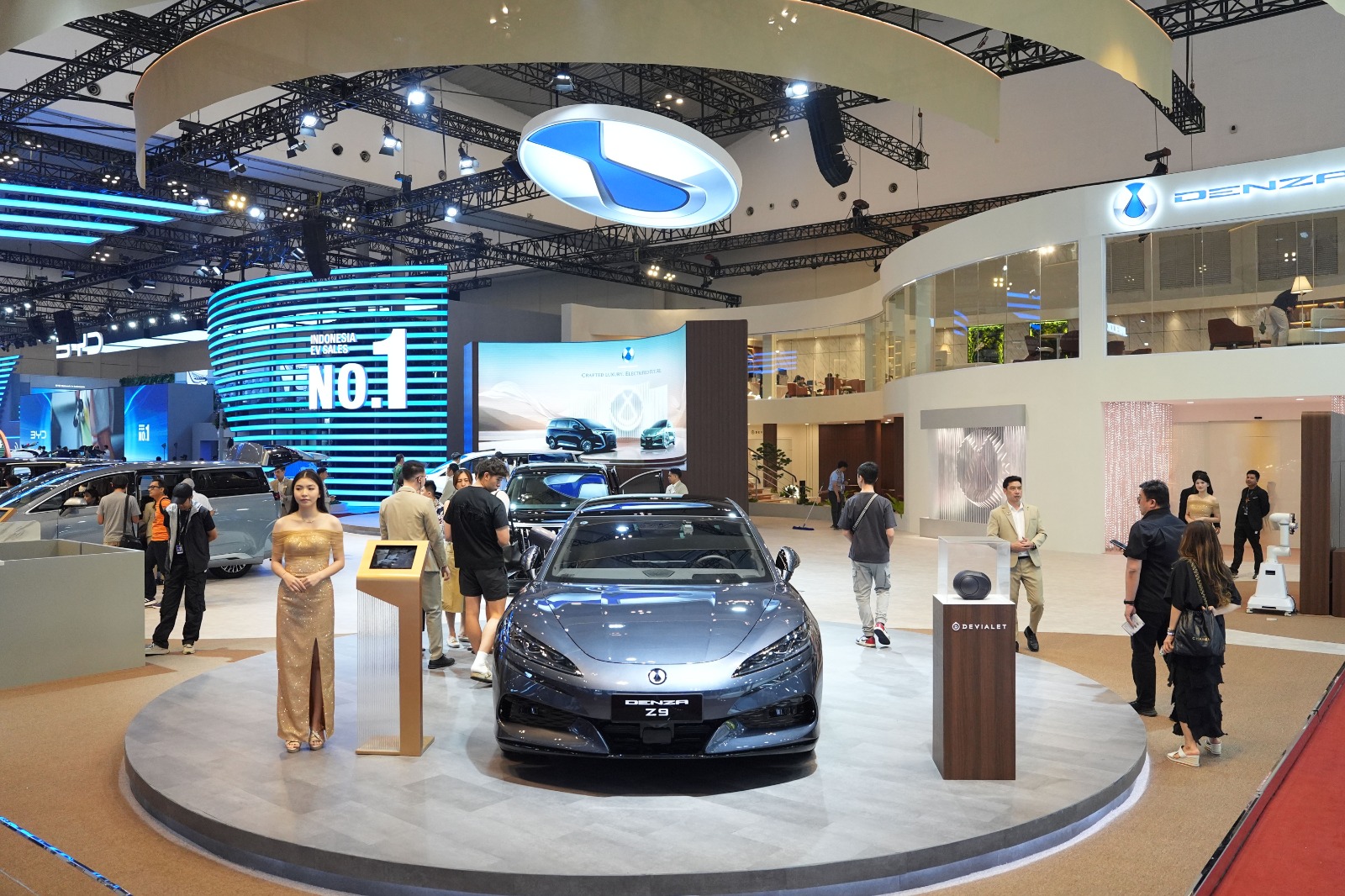 Intip Denza Z9 yang Mejeng Perdana di GIIAS 2025, Sedan Listrik Premium Tenaga Hampir 1.000 PS!